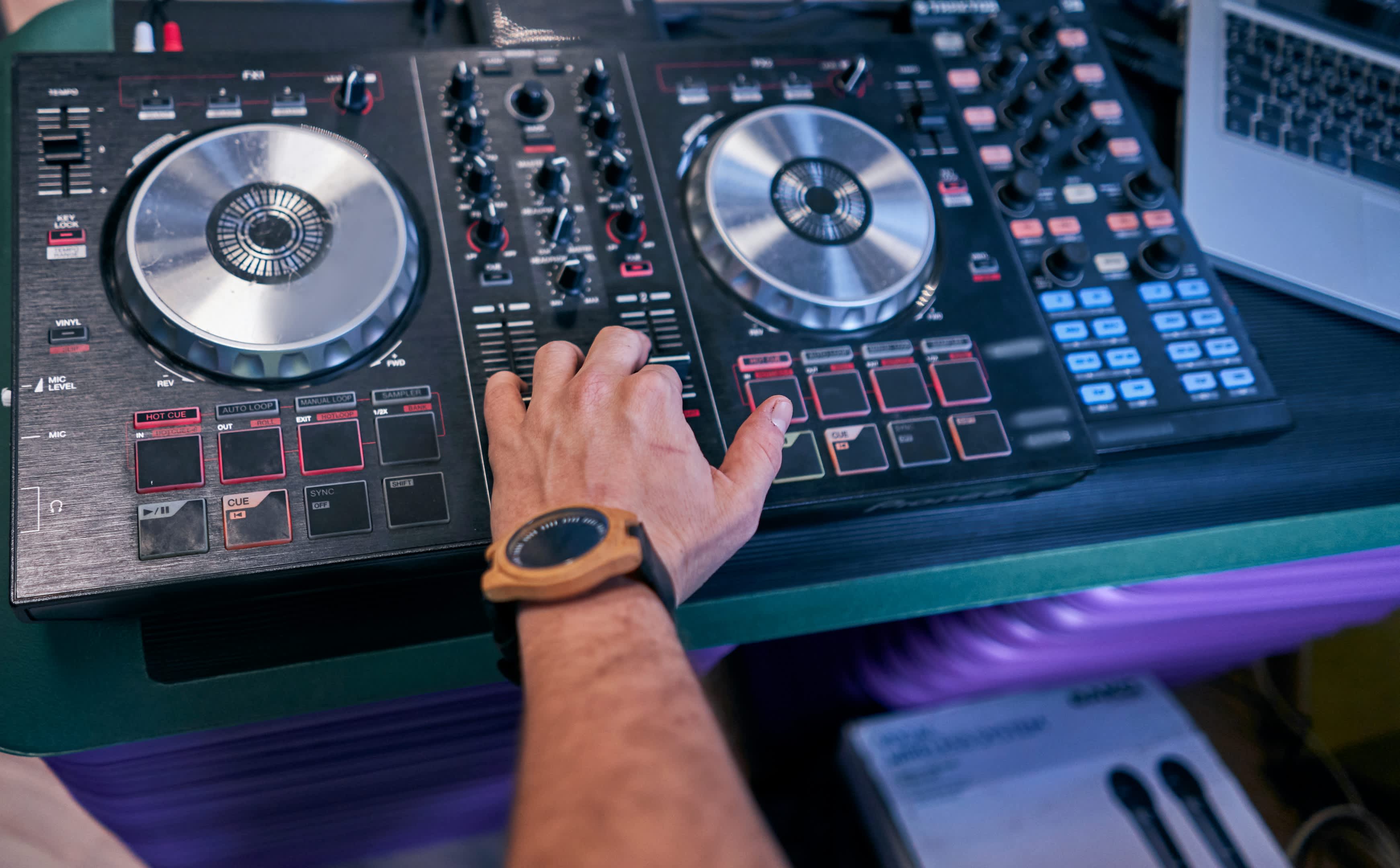 Rhythm Force Entertainment | Massapequa Full Service Entertainment