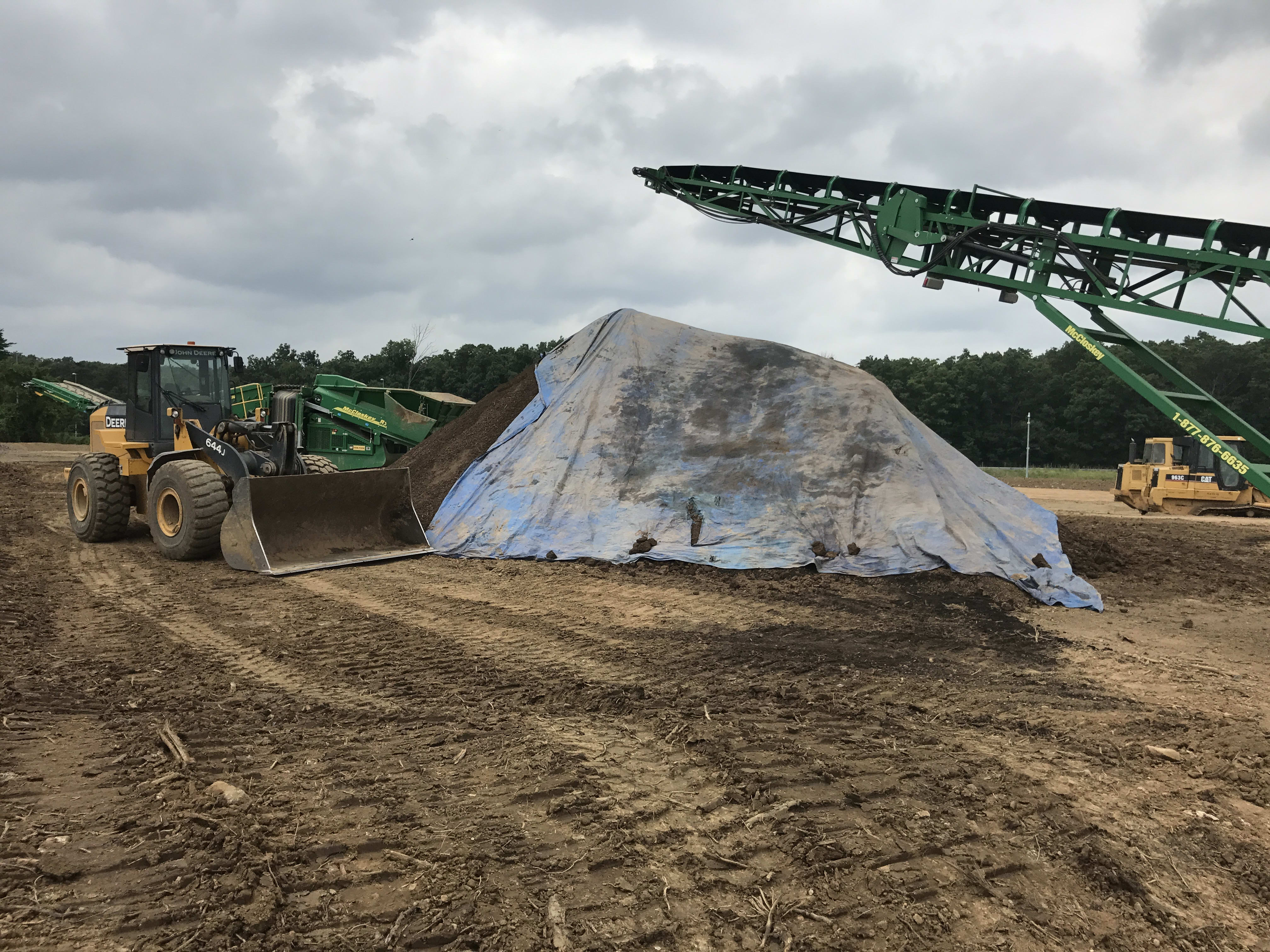 Screen Topsoil - My Expertise - DW Grading & Topsoil INC. - Landscaper ...