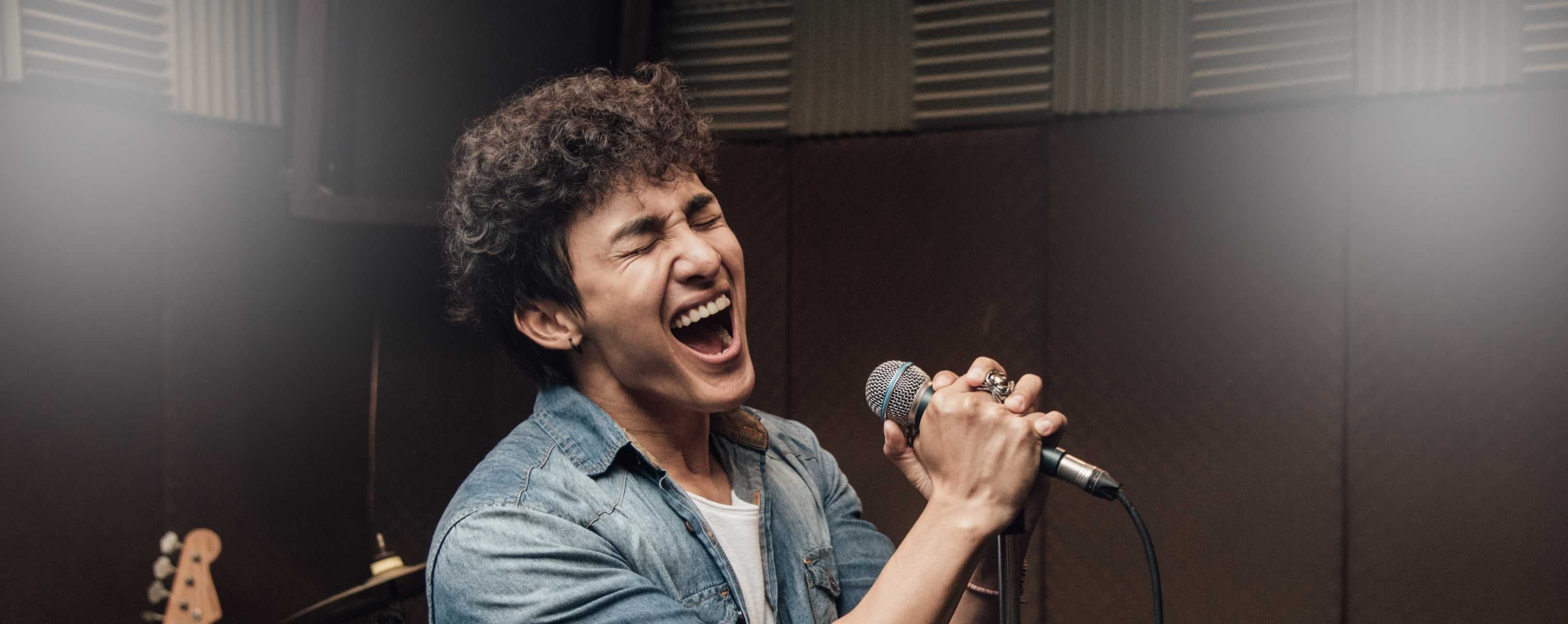 Felipe Ferrari Cantor - Artista Musical | Blumenau