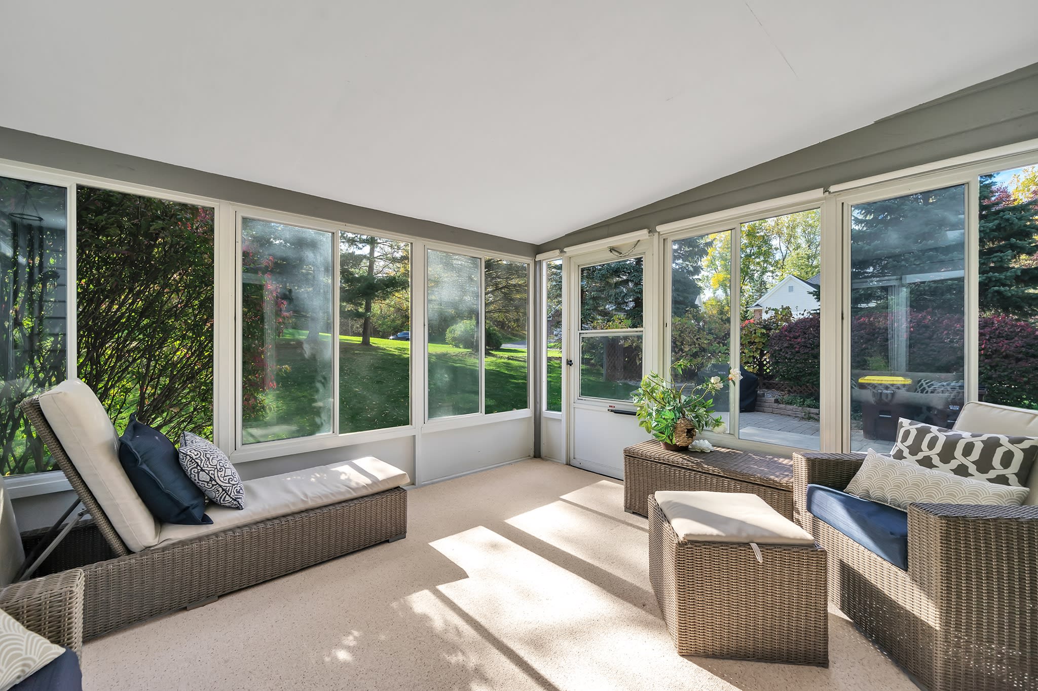 Mobile Sunroom and Screen Rooms