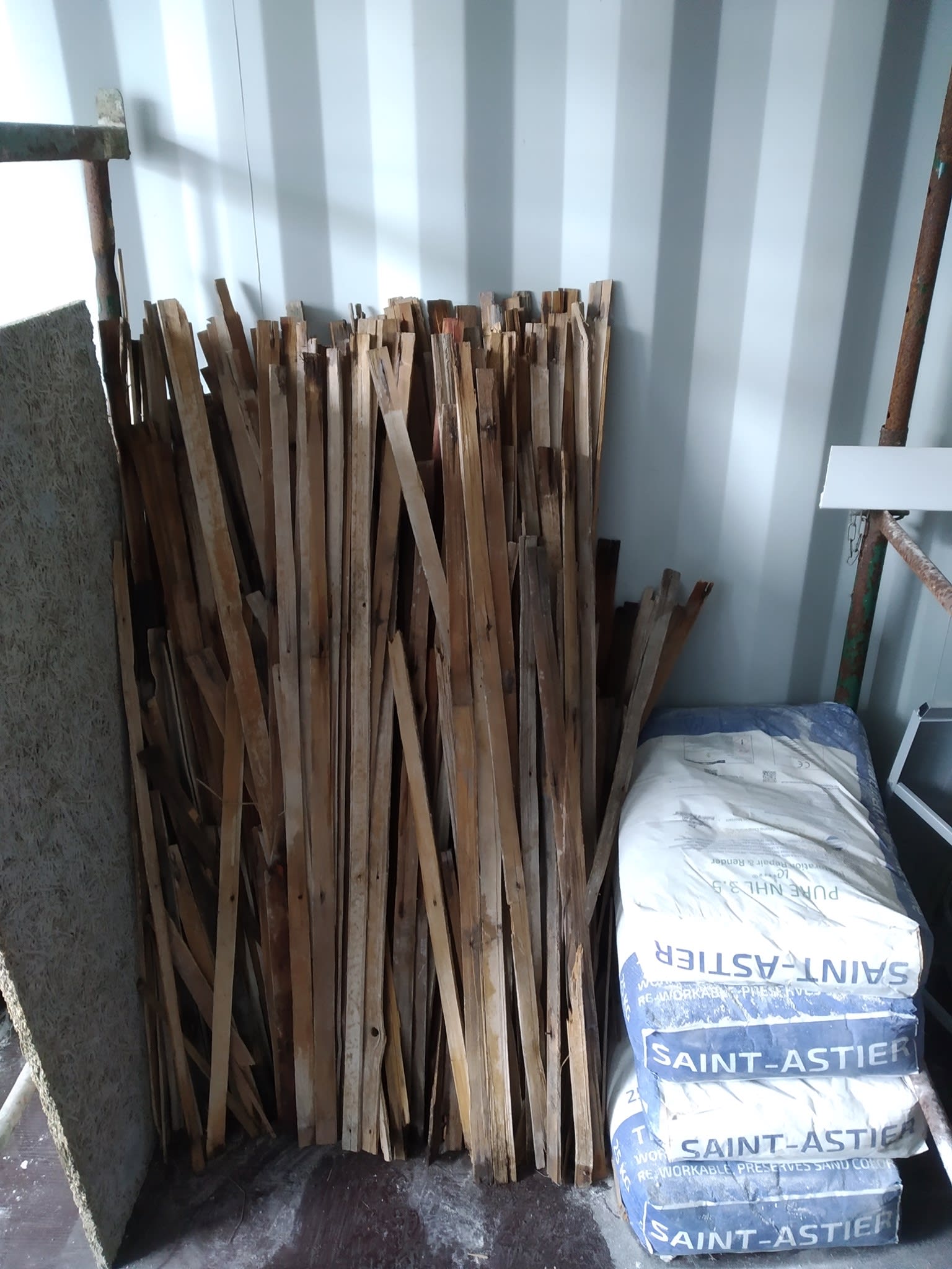 Hand Riven Laths - Reclaimed Building Materials - Kentish Lime ...