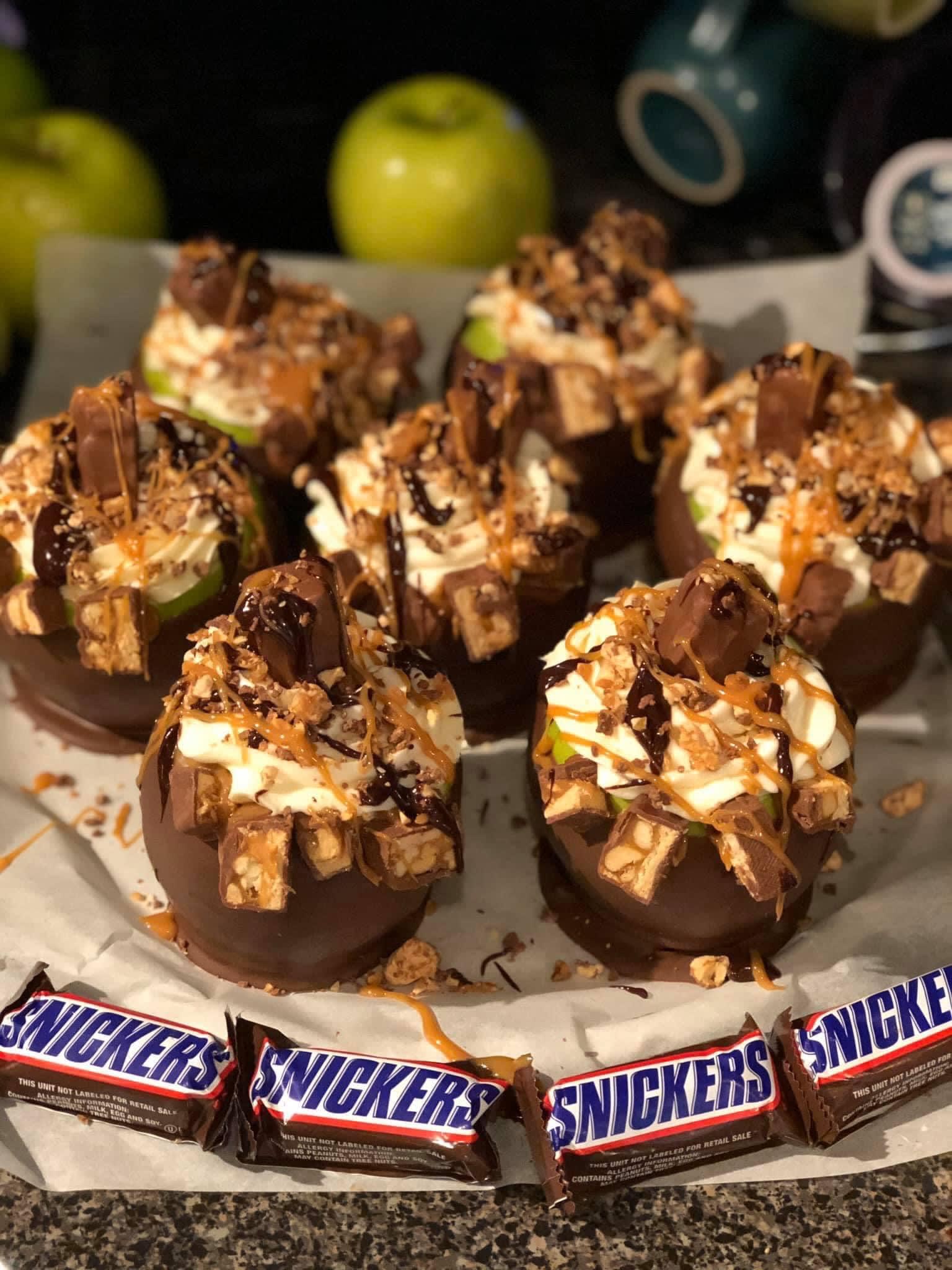 Snickers Apple - Gourmet Apples - Strixly Cupcakes LLC | Cupcakes and ...