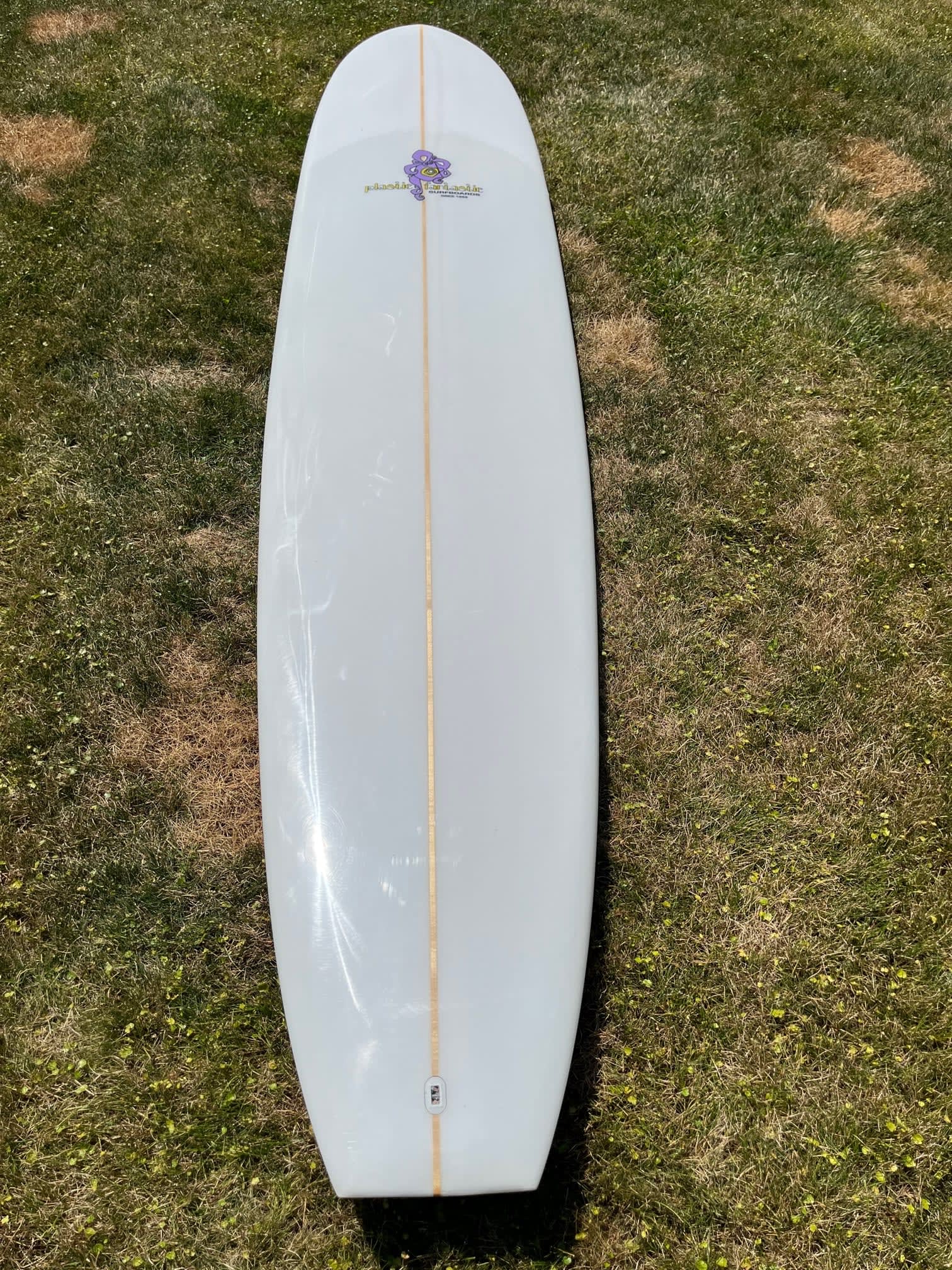 Concave noserider, square tail, single fin. 9’3” x 23 3/4” x 2 3/4”