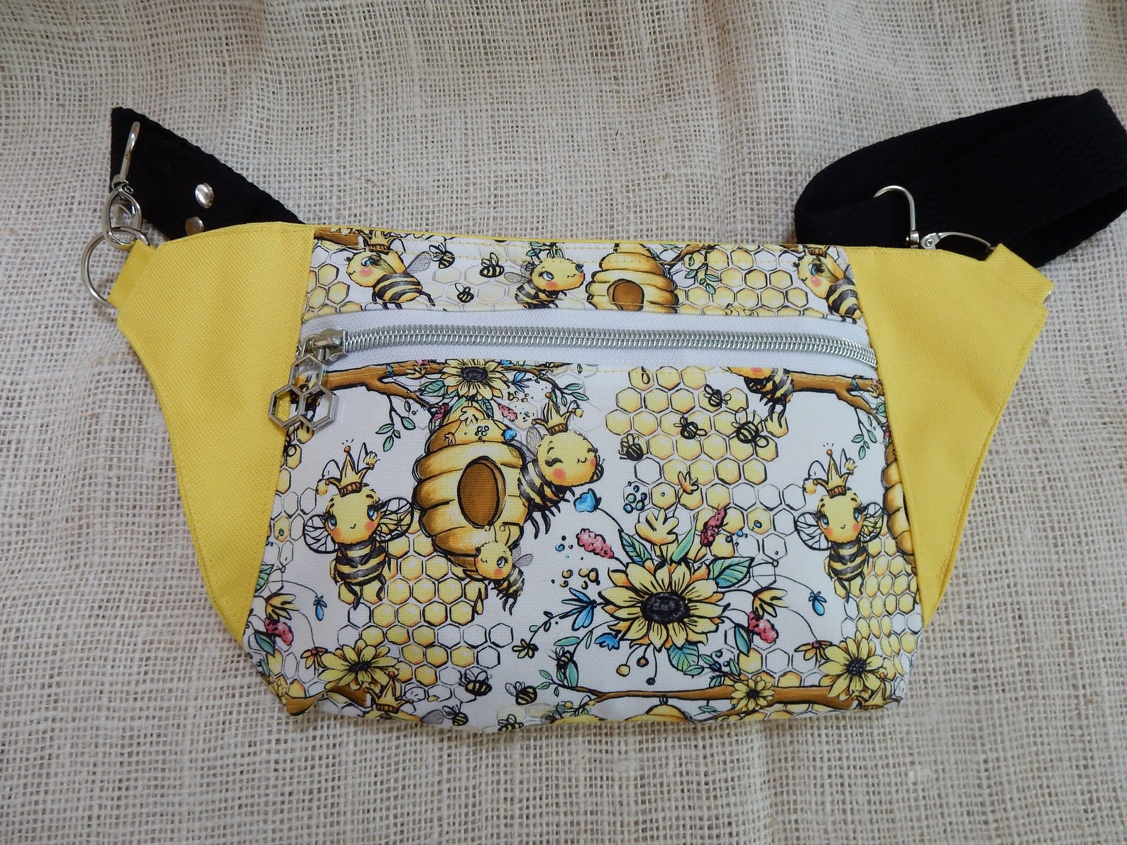 The Dayna Pack - Queen Bee - Fannypacks - The Gifted House ...