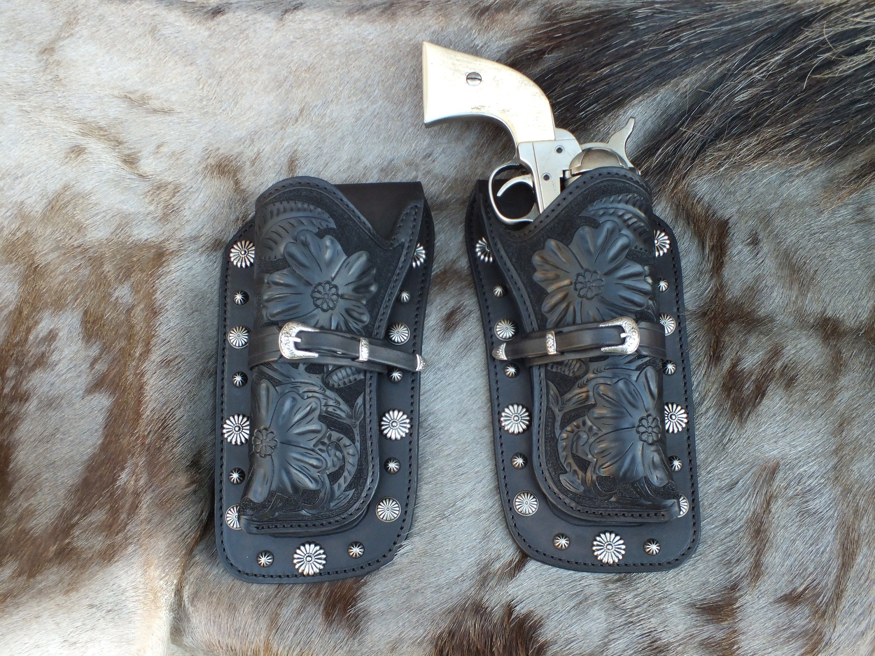 Lone Ranger Holsters to fit Colt SAA 1873 with 4 3/4 inch barrels.