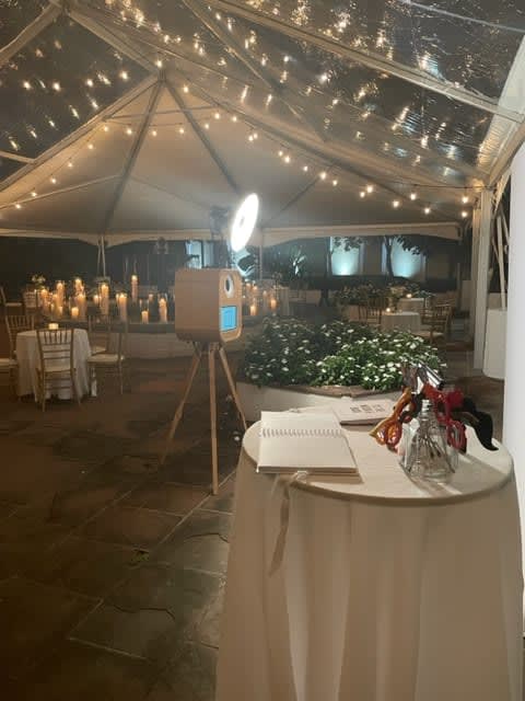 Moon Over Nola - Photo Booth Rental Company - Metairie