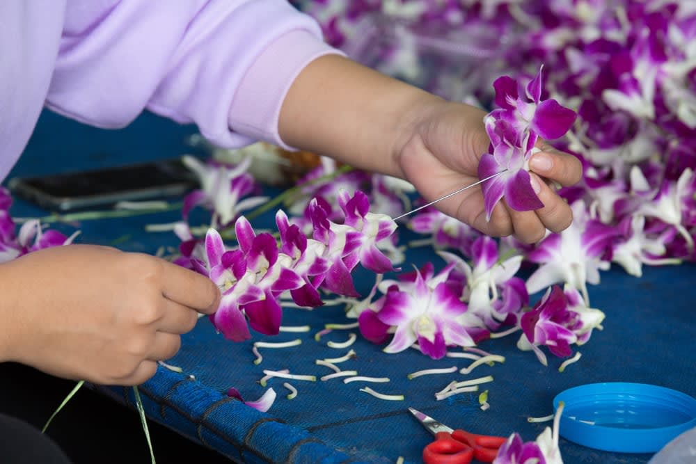 Lei Making - Cultural Classes - Pomai Entertainment | Hawaiian Cultural ...