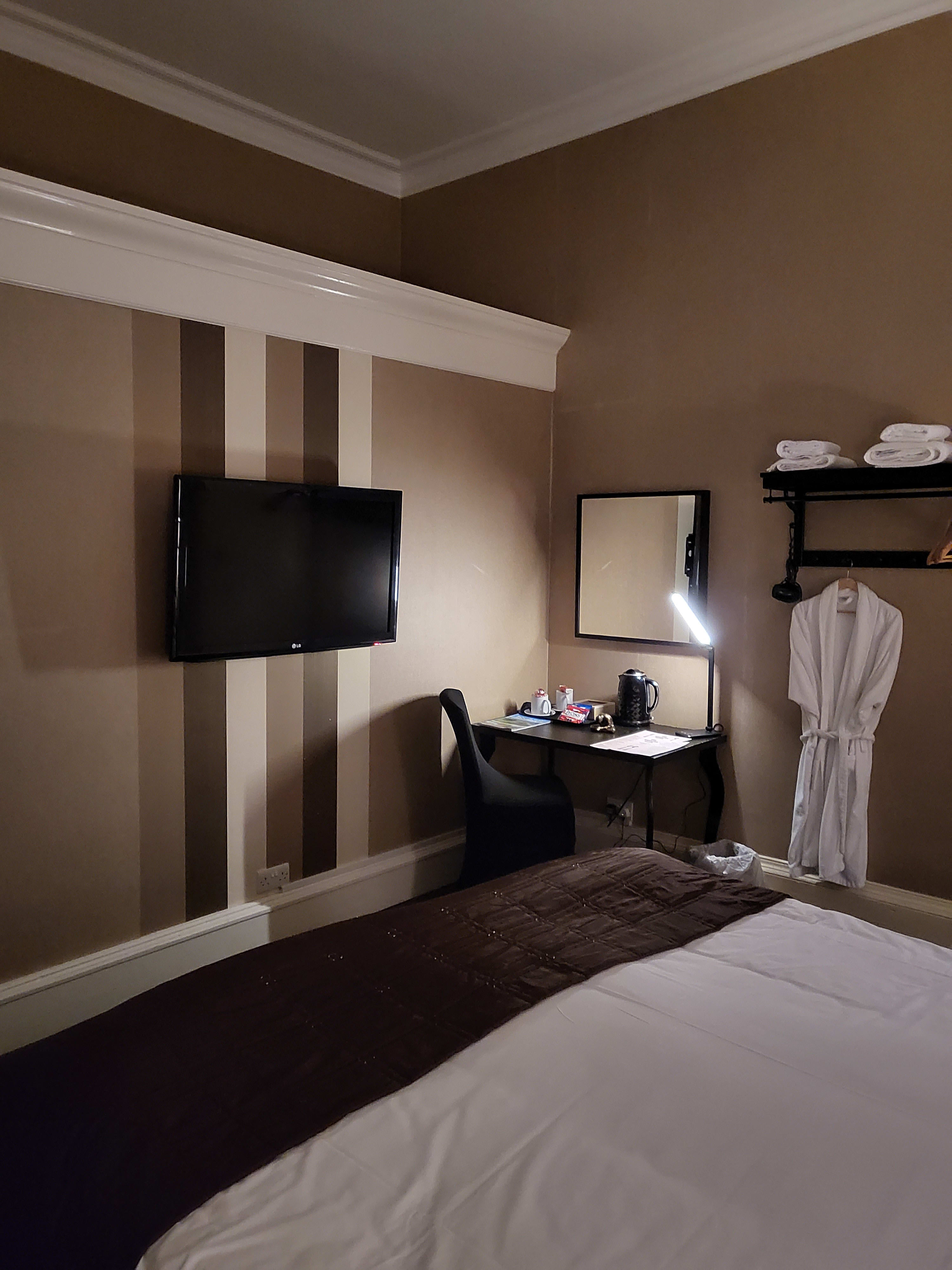 Overnight Accomodation - Hotel & Restaurant Services - Lauriston Hotel ...