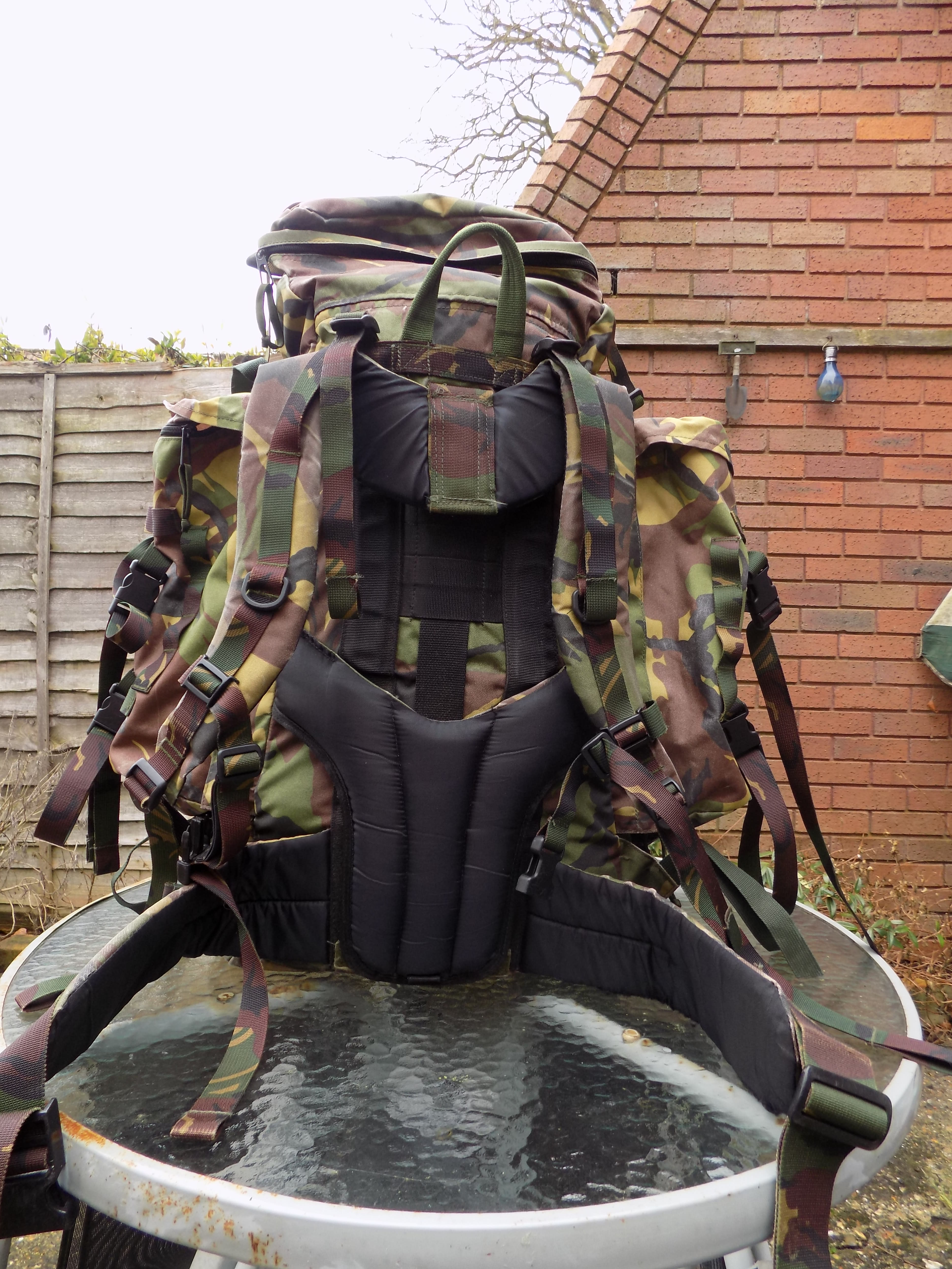 Dutch army bergen 60+lt - BERGENS - OutDoor Life 046 | Online Outdoor ...