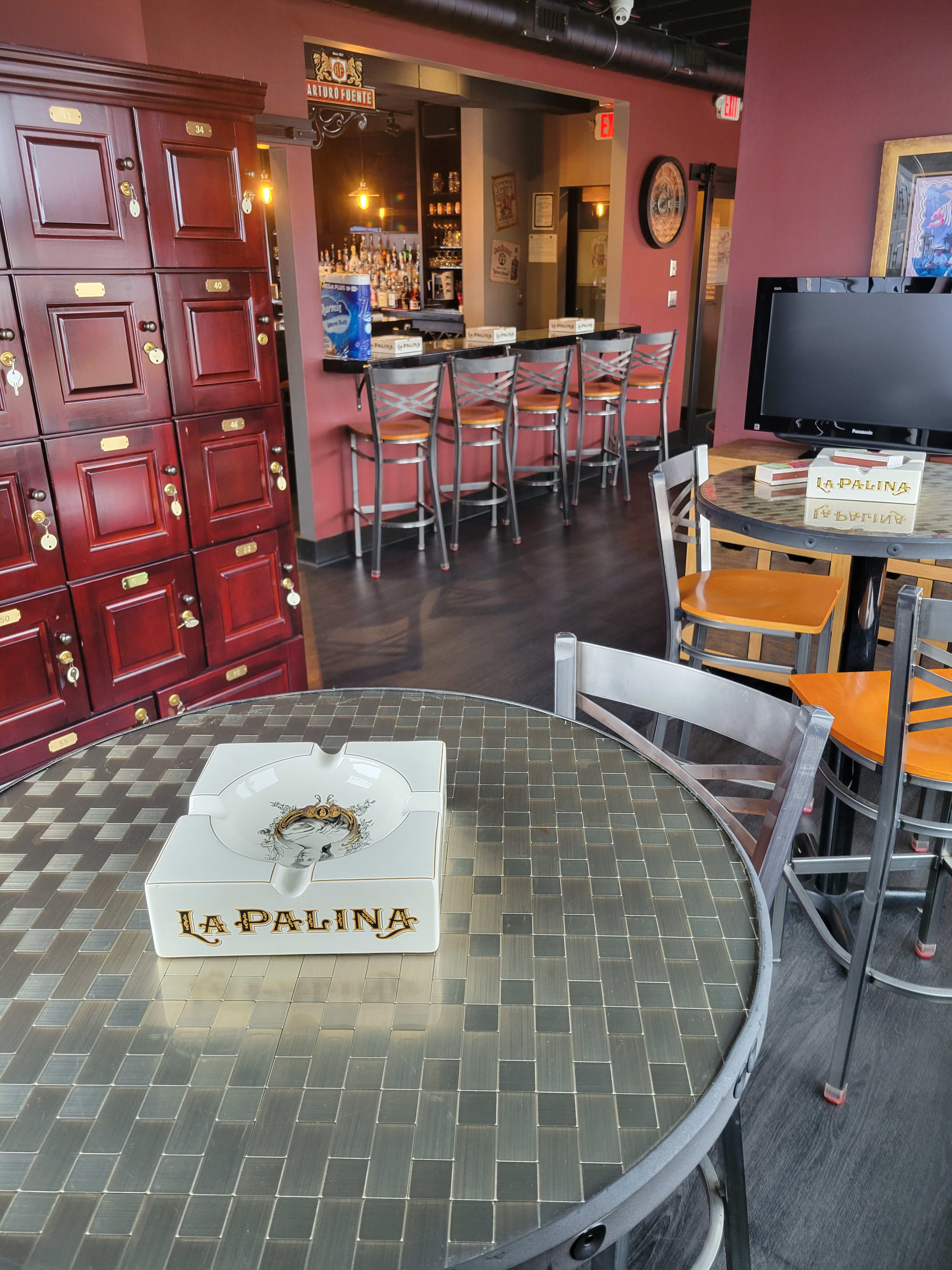 Bar 52 - Your Casual Smoking Lounge - Cigar Lounge - Cigar Room 2 ...