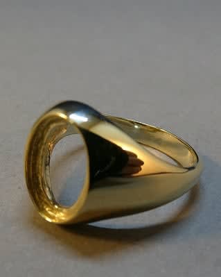 Signet Ring in 9 Ct Gold Plain with Oval Shape - Gents and Unisex Rings ...