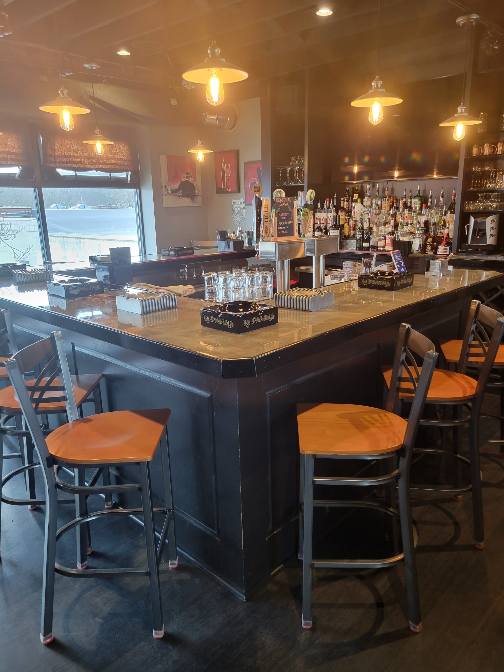 Bar 52 - Your Casual Smoking Lounge - Cigar Lounge - Cigar Room 2 ...