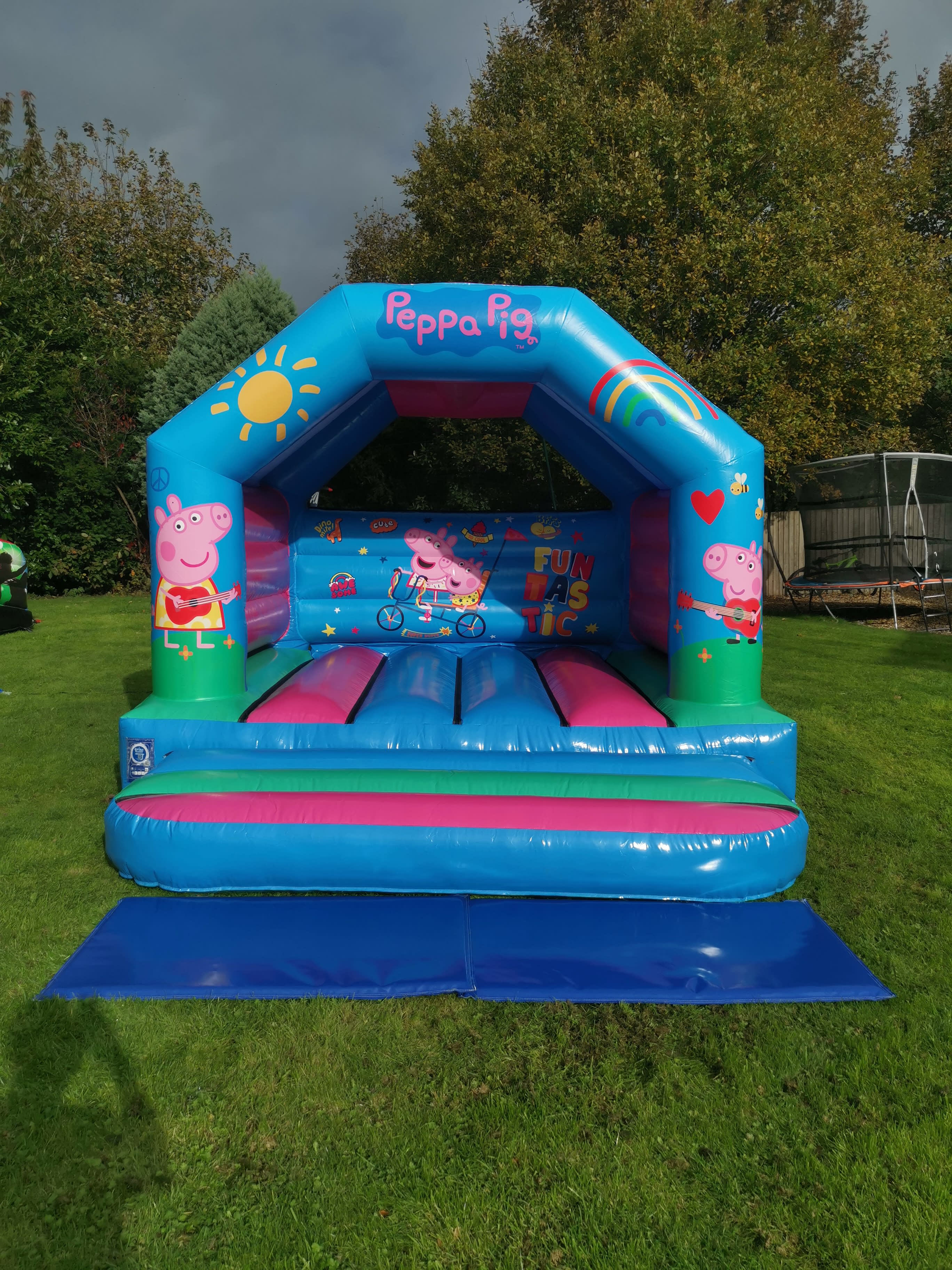 Peppa Pig Bouncy Castle - Inflatables - Bouncy Rascals Inflatables ...