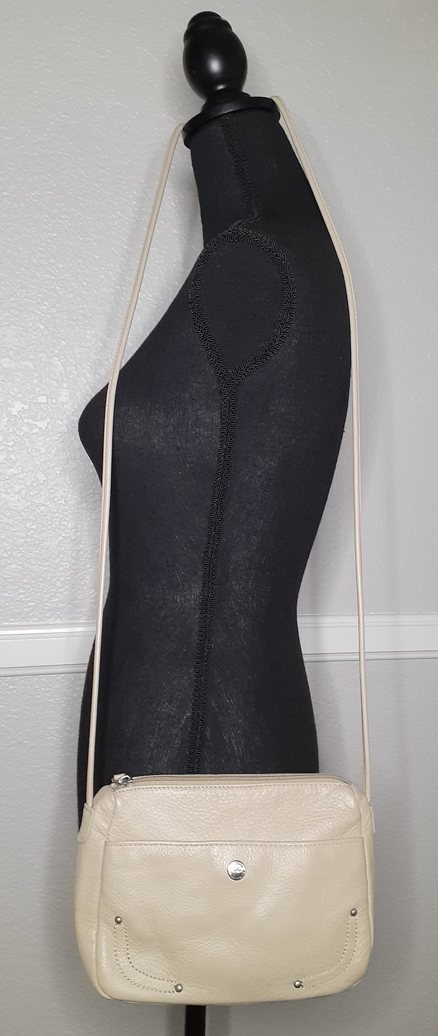 Stone Mountain Cream LEATHER crossbody purse - LA's Upscale Resale ...