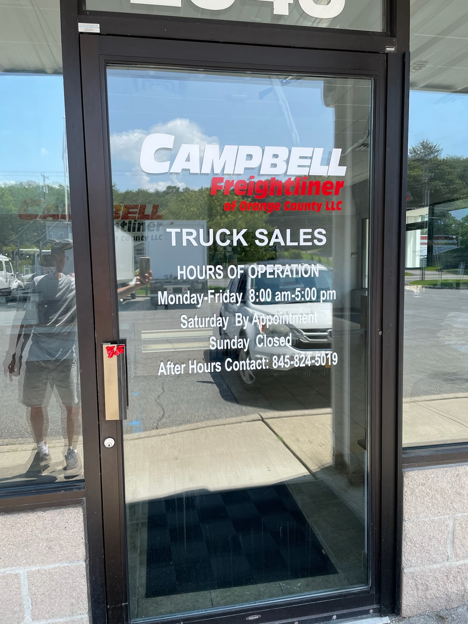 Custom Vinyl Window Lettering & Business Sign Graphics NY