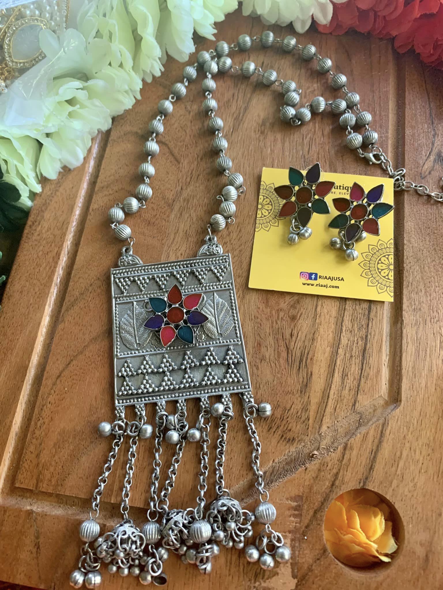 Annika Long silver tone colorful pendant - Silvertone Stunners - Riaaj ...