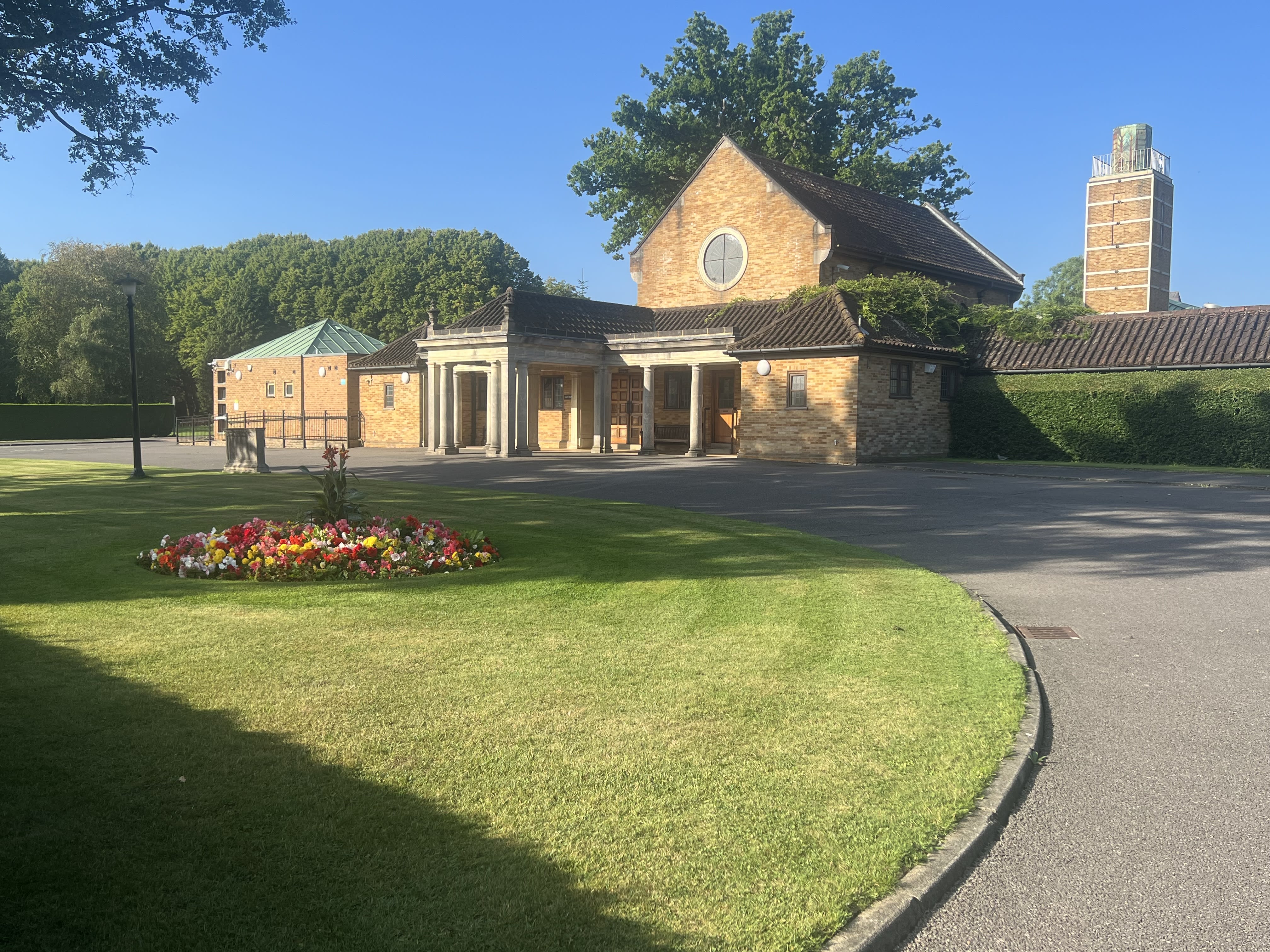 Breakspear Crematorium - London Crematoriums - Funeralbearers ...