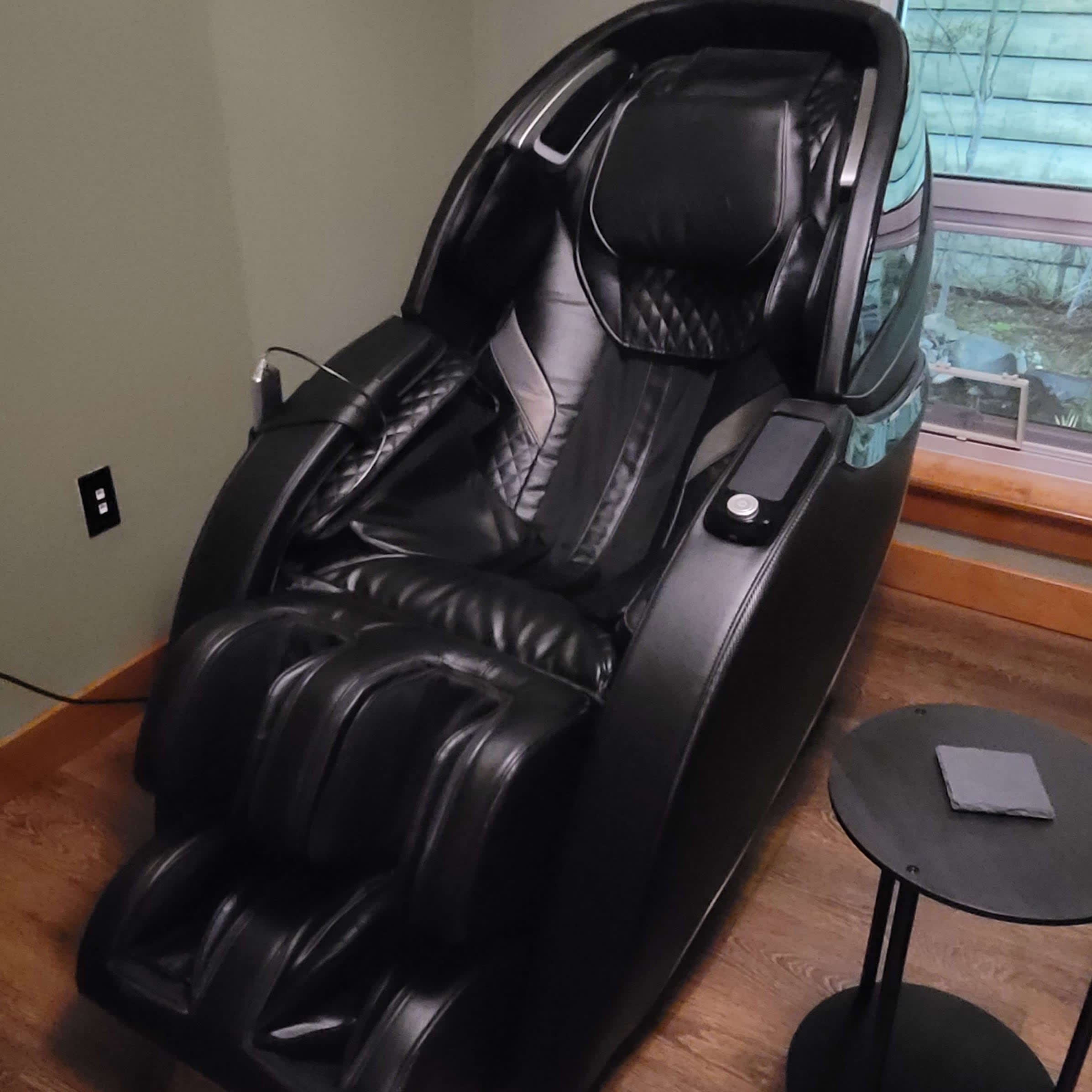 Luxury Massage Chairs - Equipment, Experiences, and Amenities - Oasis ...