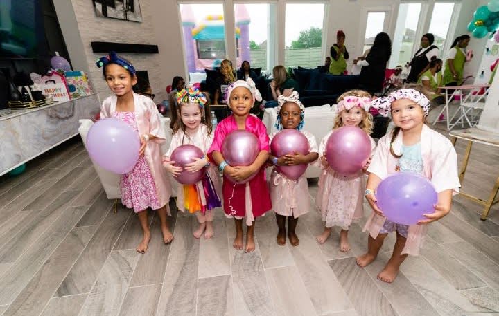 Party of 6 (Mani, Pedi+Mini Photo Session) - Spa Party Packages ...