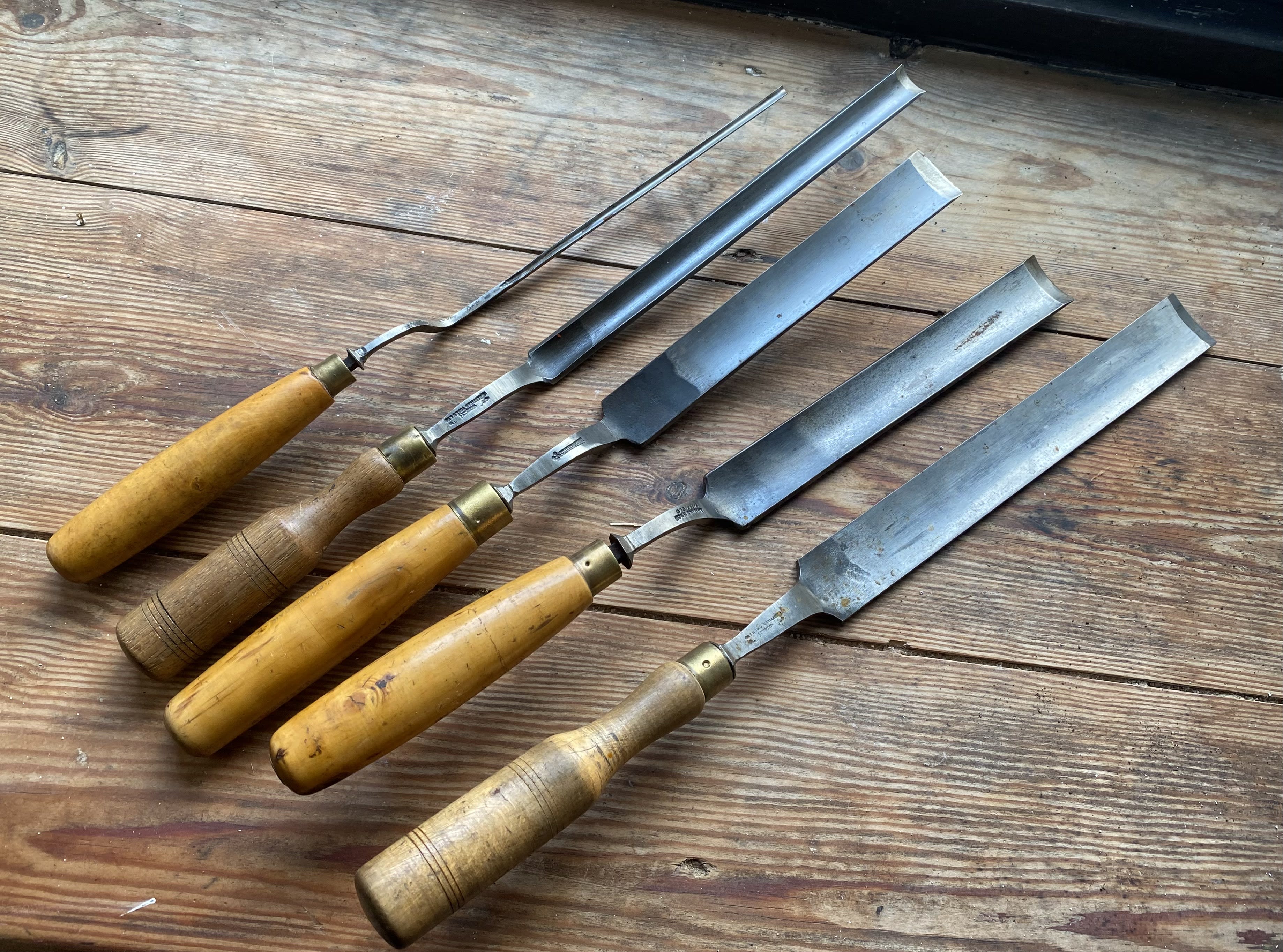 Collection of 5 offset in-cannel wood chisels - Hand Tools - Totnes ...
