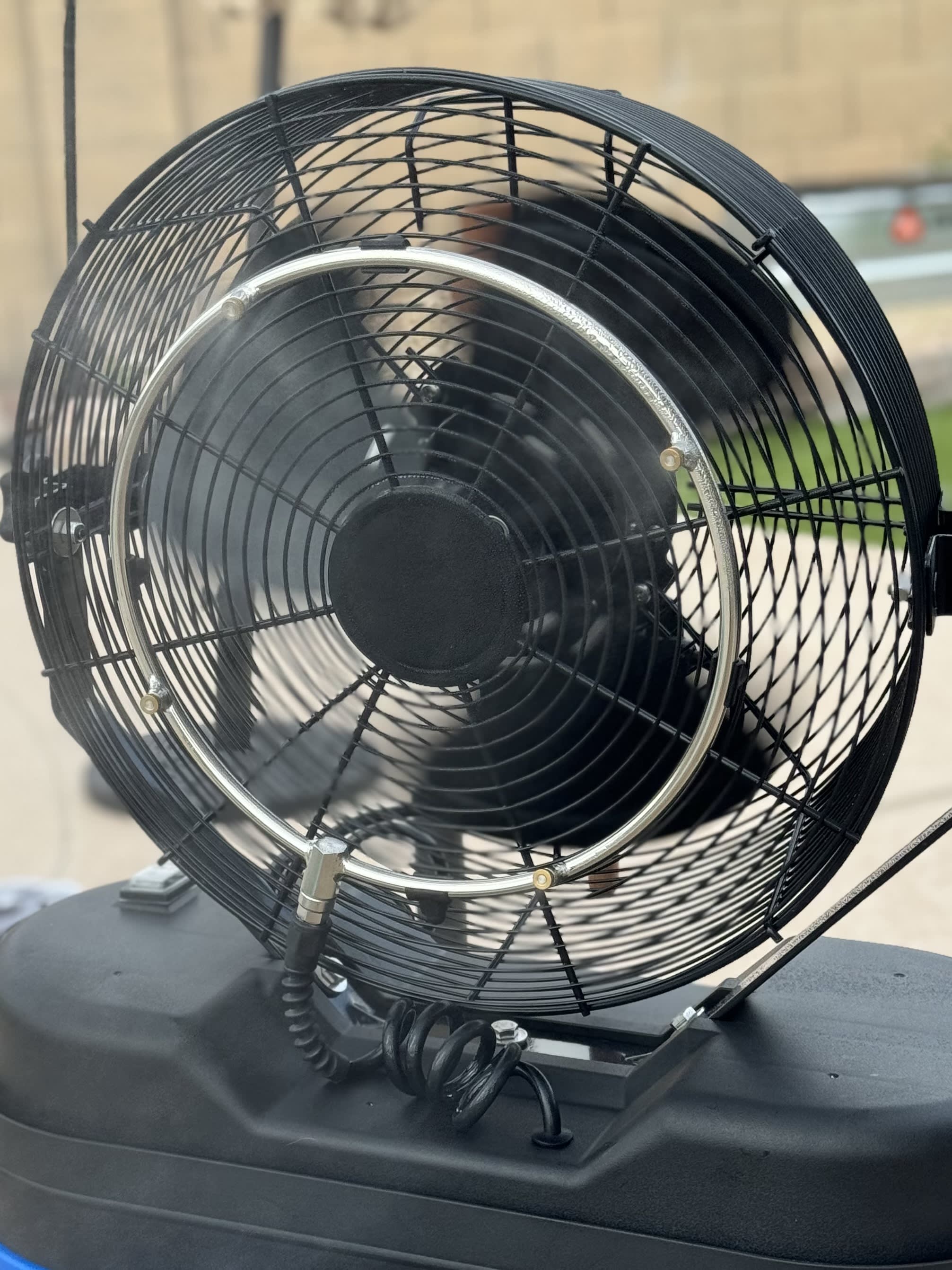 Misting Fan / Misting 3-Speed Fans With 20 Gal Tank/Pump - Outdoor Comfort