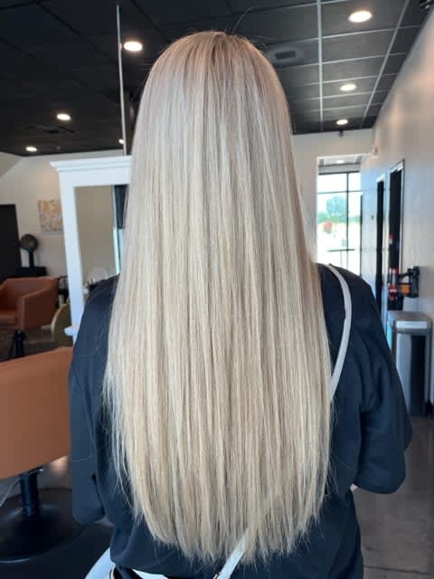 Pearl - No Drop Out Foil with Lightener on Scalp Application with Haircut