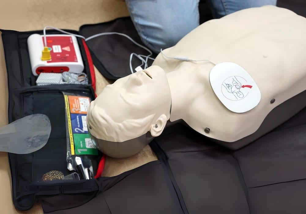 BLS (Basic Life Support) - First Aid and CPR Trainings - Swift ...