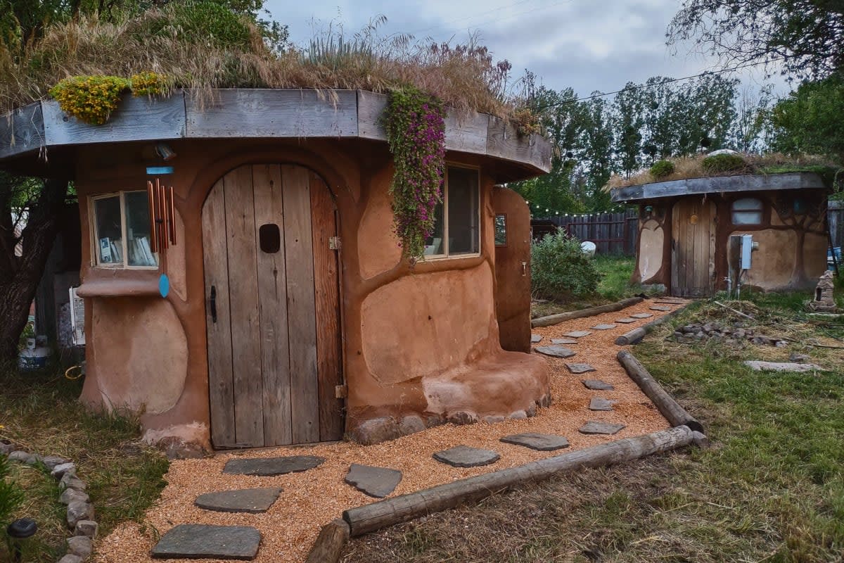 Backyard Palletable Cobin - Earthen Construction - Cob on Maui ...