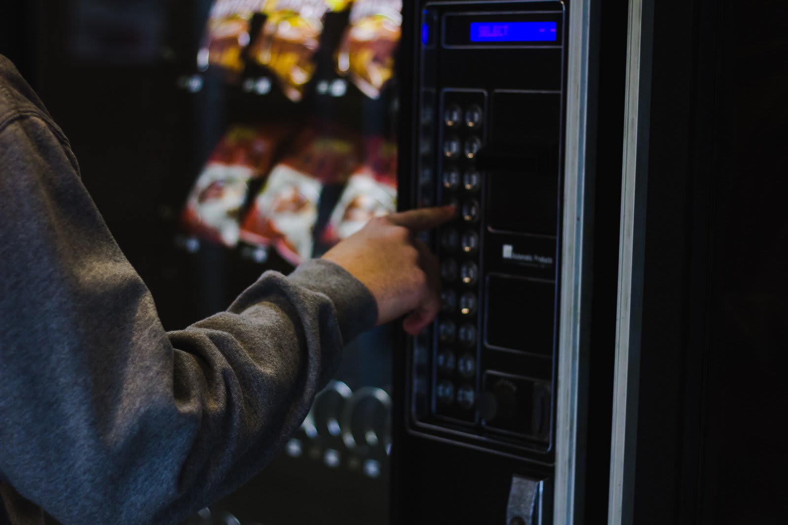 Snack Vending Machine Installation - Vending Machine Solutions - Vend R ...