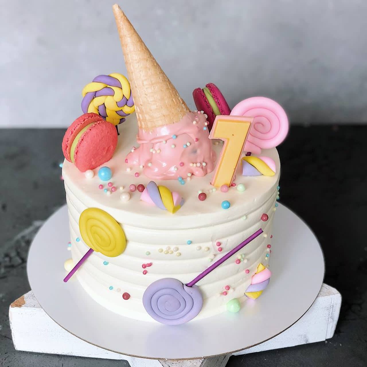 Exceptional Bakery Creations in Auburn - Sweet Crumbles Bakery - Custom ...