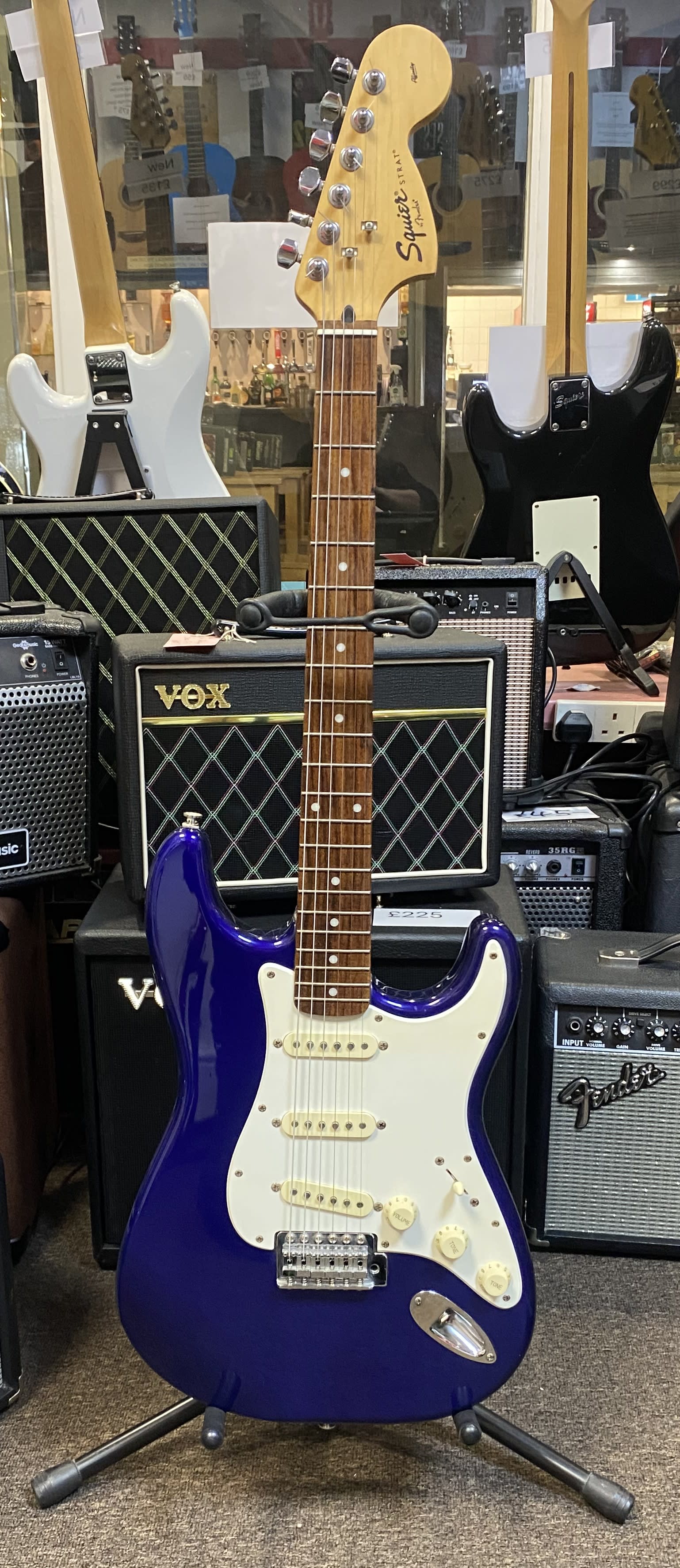 Squier Affinity Stratocaster (2004) - Electric Guitars - IMAG Music ...