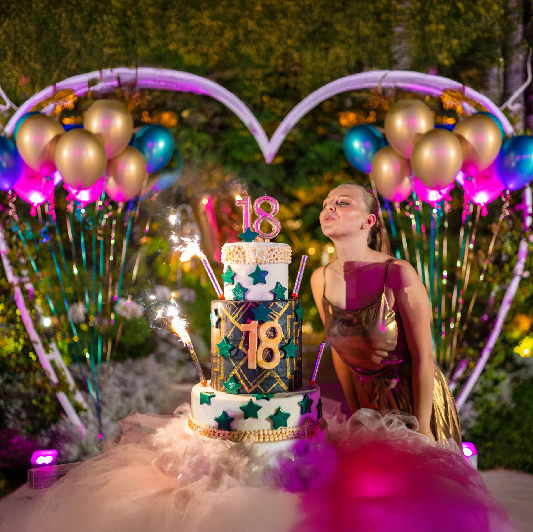 Landmark Balloon Innovation - Balloon Decor for Milestones - Balloon ...