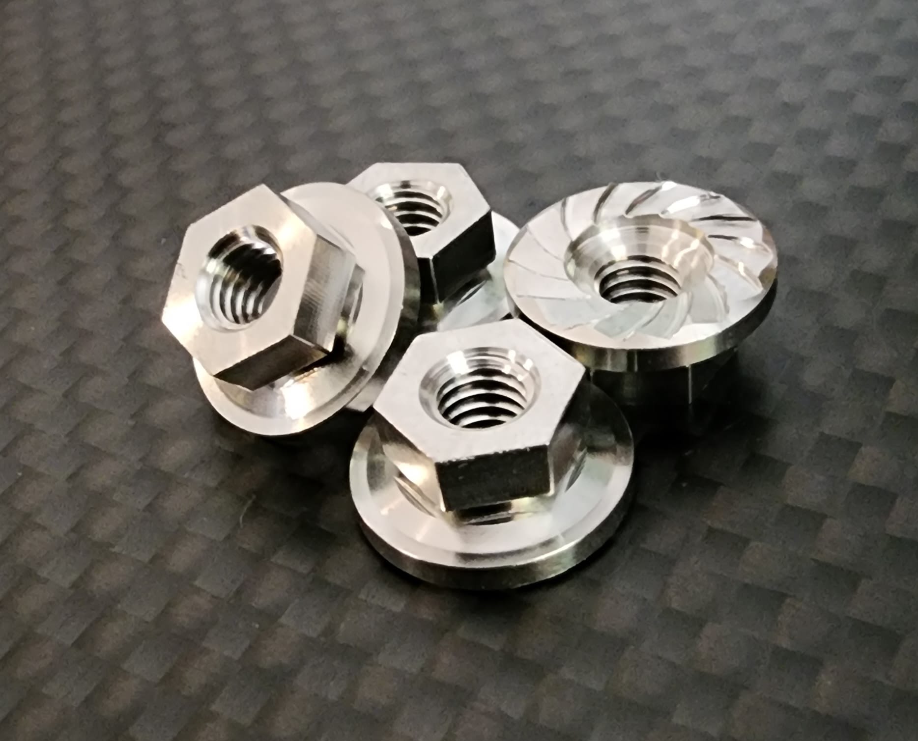 Titanium M4 Wheel Nut (4pcs) - Wheel nuts / Wing screw - RC Racing ...